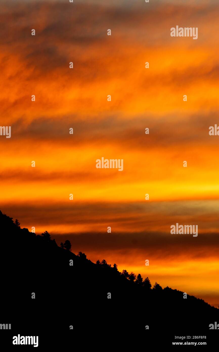Sunrise from Haystack Reservoir, Crooked River National Grassland ...