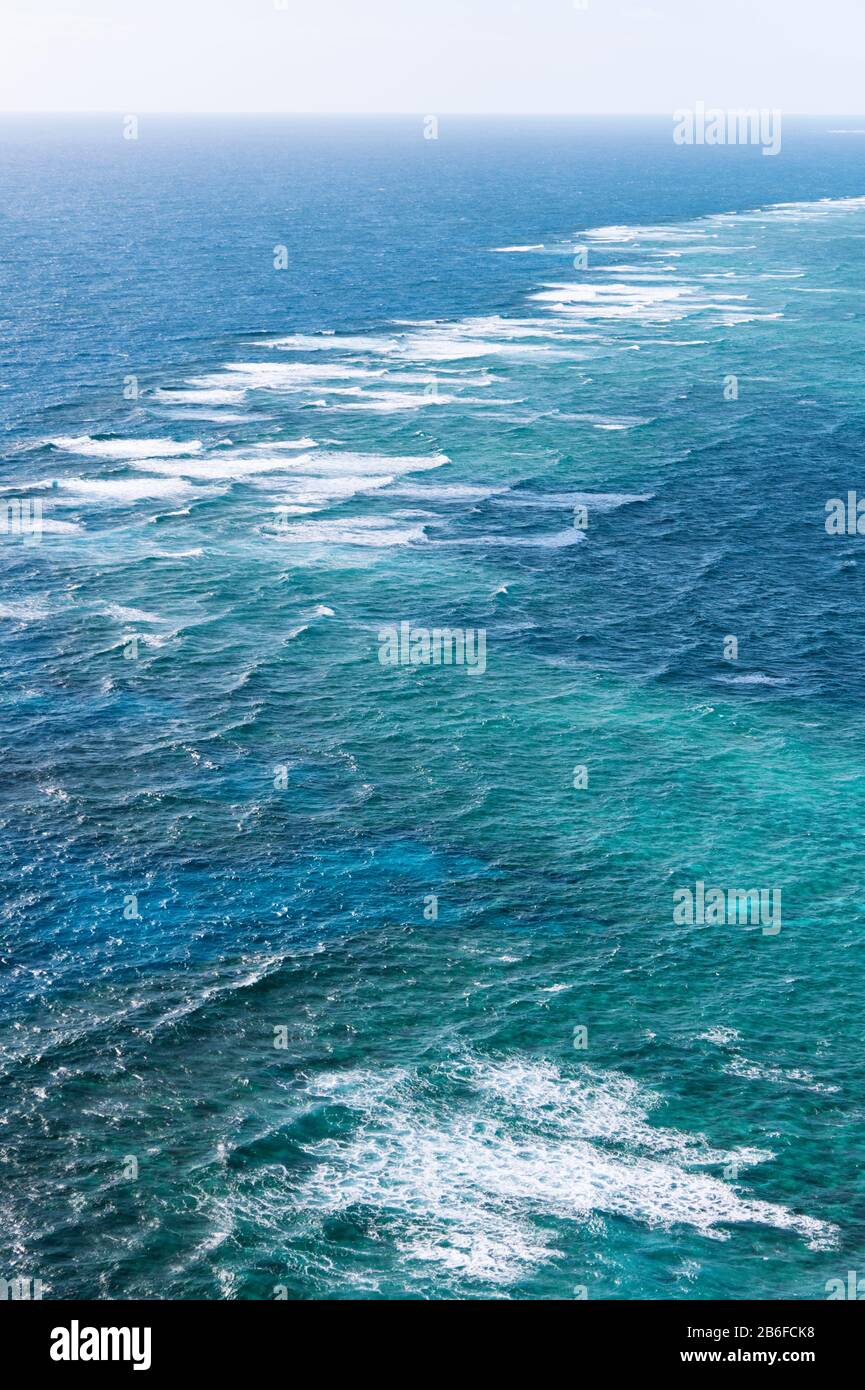 Waves breaking on Great Barrier Reef, Queensland, Australia Stock Photo ...