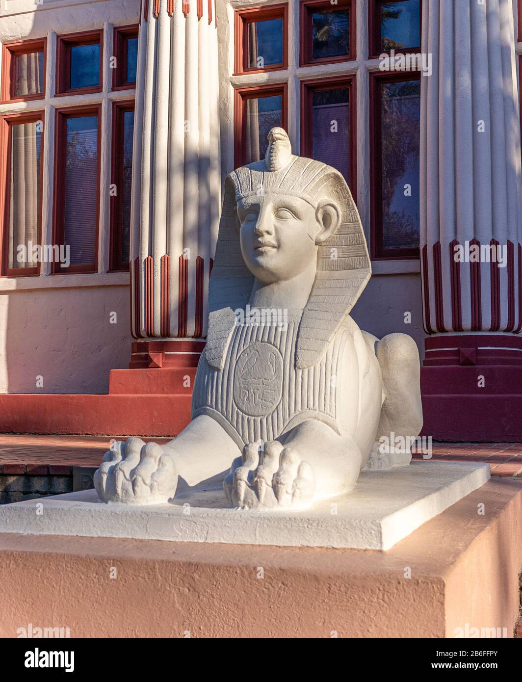 Egyptian sphinx statue hi-res stock photography and images - Alamy