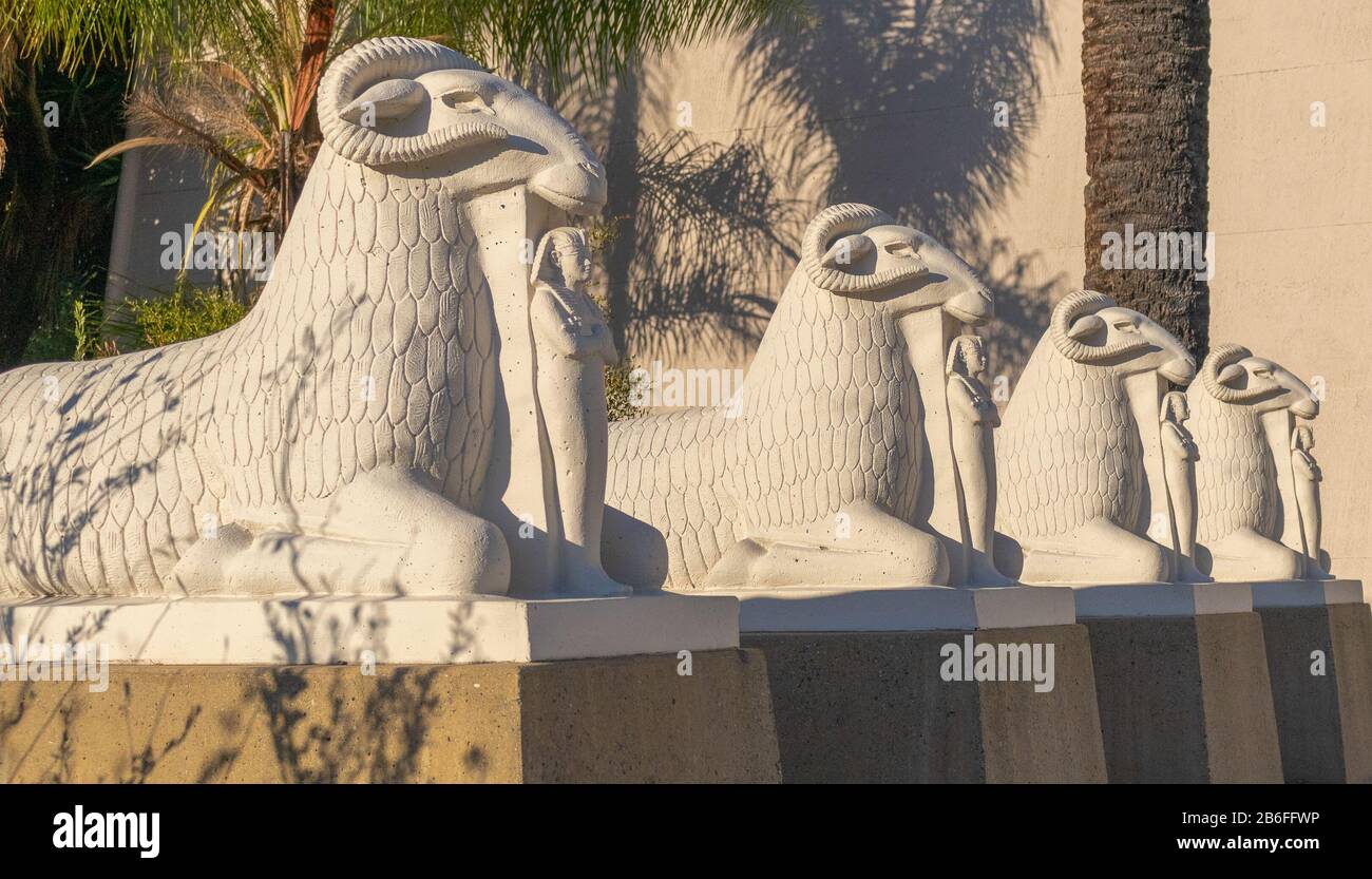 Statues of rams hi-res stock photography and images - Alamy