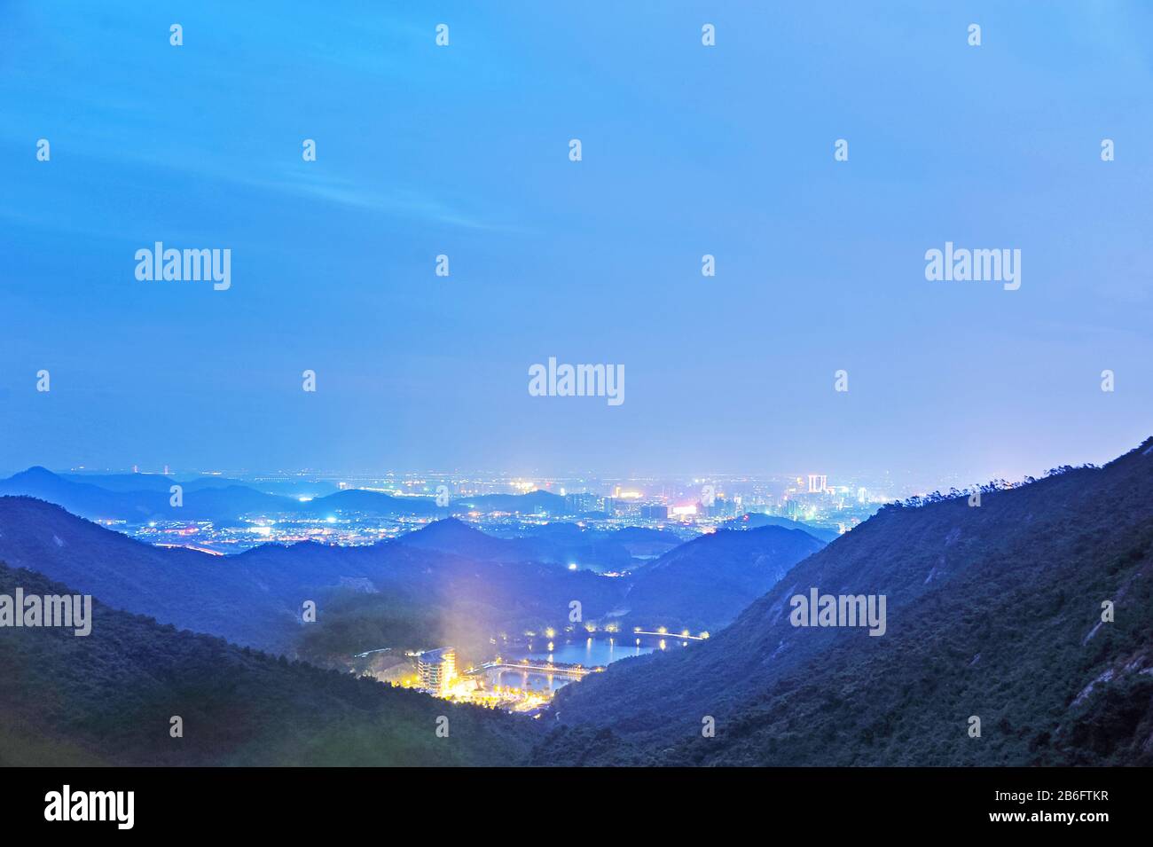 Table mountain at night hi-res stock photography and images - Alamy