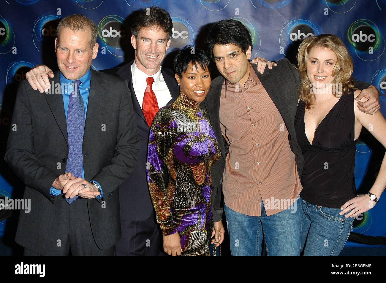 Red carpet retro cast of hi-res stock photography and images - Alamy