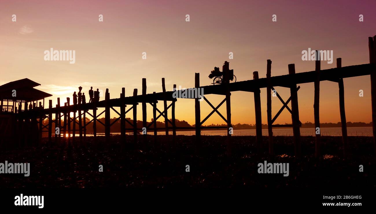 people walking on U bein bridge at Mandalay,Myanmar Stock Photo - Alamy