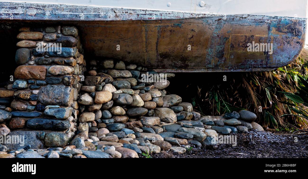 Boat hull barnacles hi-res stock photography and images - Alamy