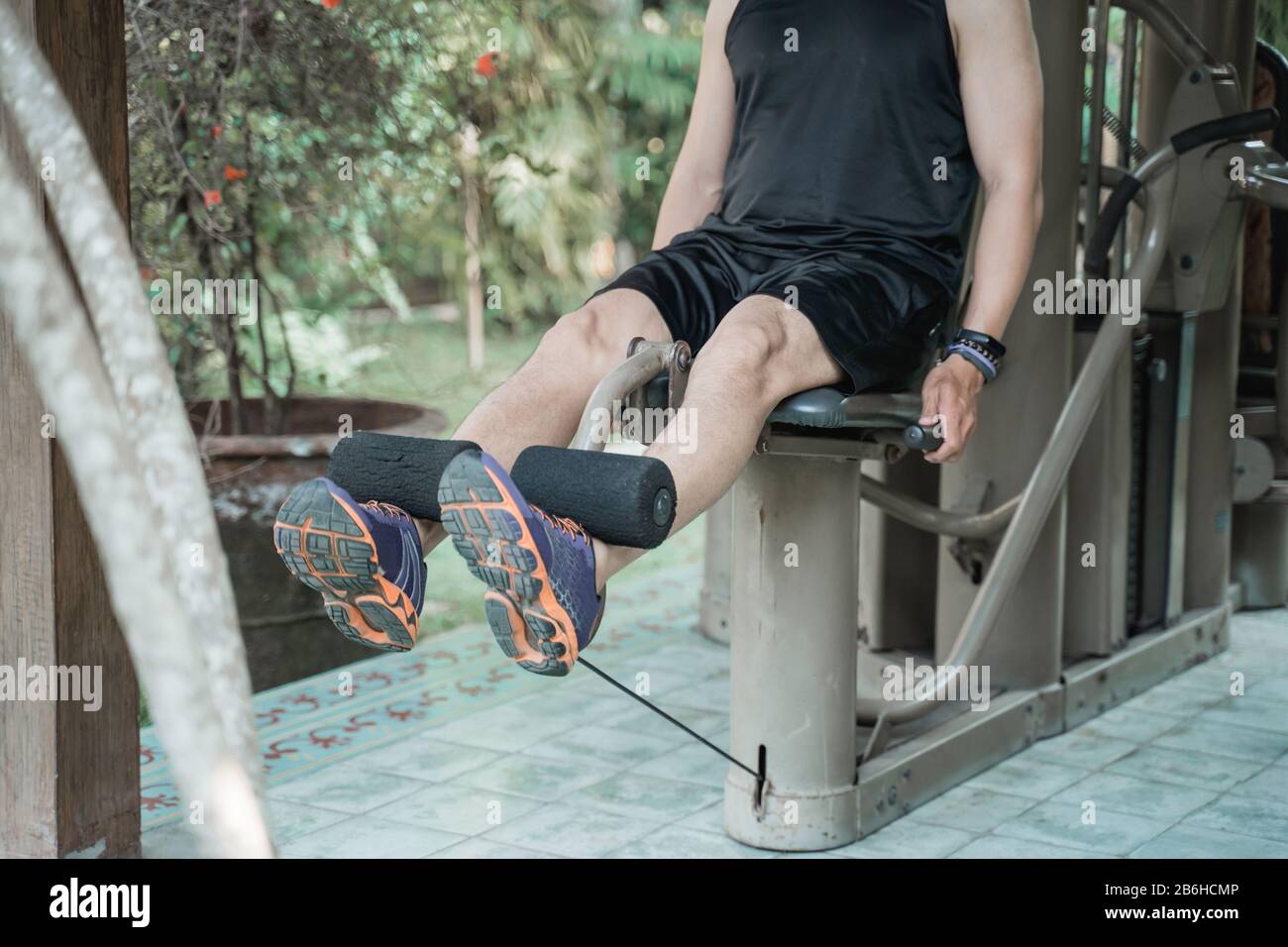 Leg extension machine hi-res stock photography and images - Alamy