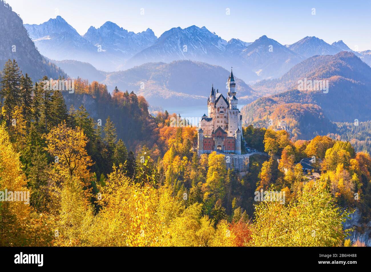 Neuschwanstein Castle in autumn, Alpsee behind, Schwangau, Ostallgaeu ...