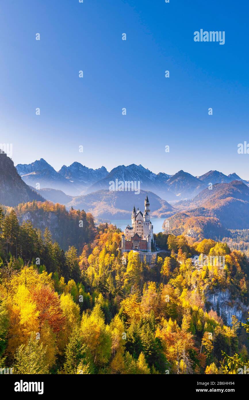Neuschwanstein Castle in autumn, Alpsee behind, Schwangau, Ostallgaeu ...