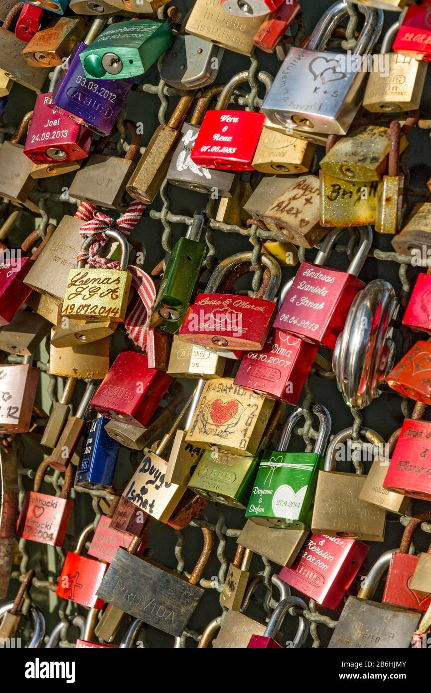 Love locks, padlocks, Hohenzollern Bridge, Cologne, North Rhine ...