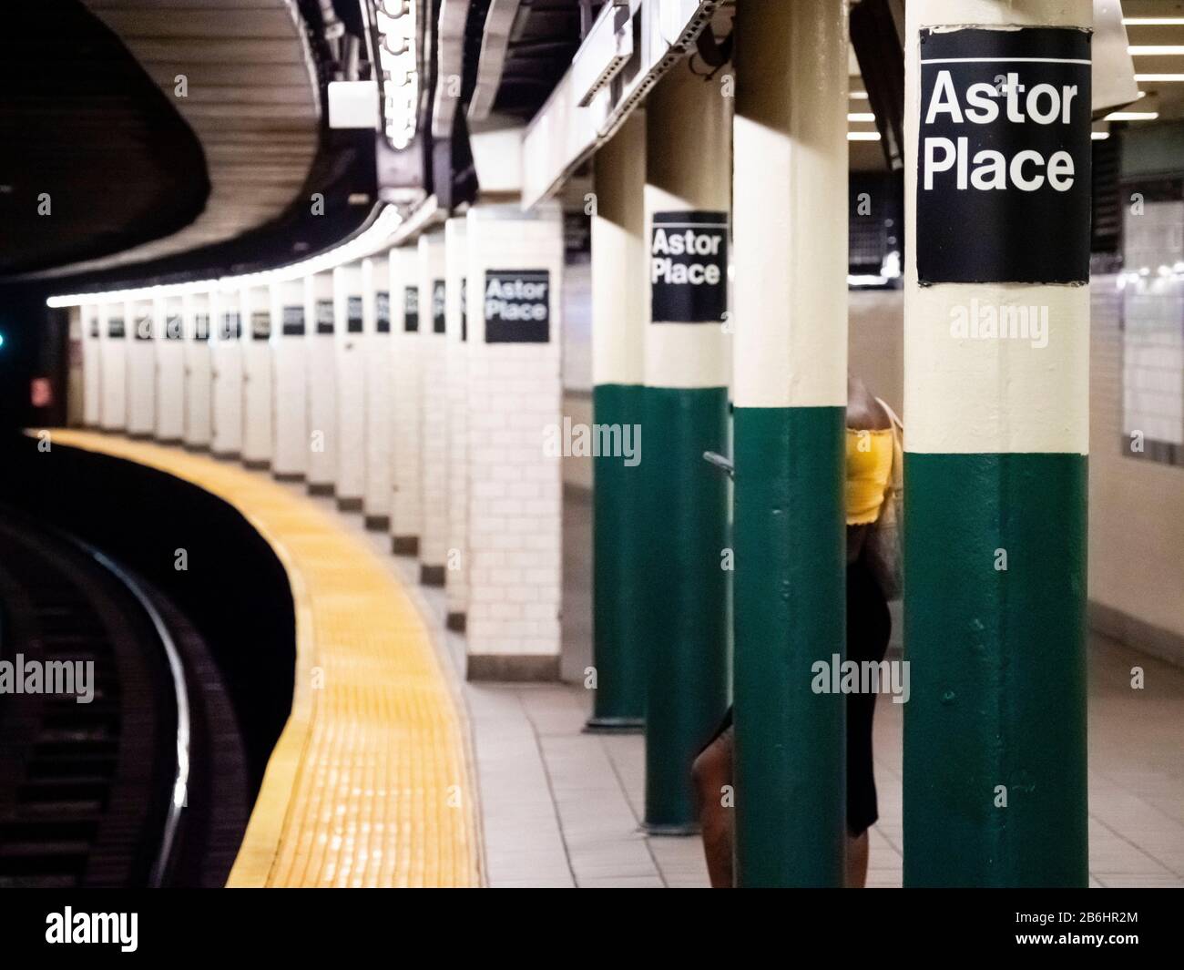 Tube subway public transportation hi-res stock photography and images ...