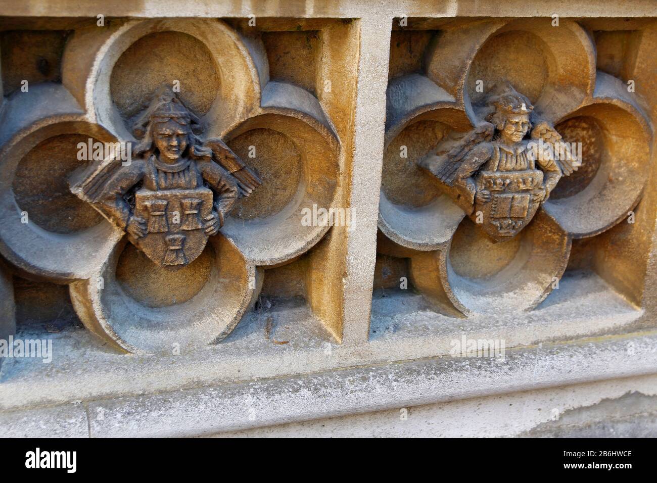 Angels hold hi-res stock photography and images - Alamy