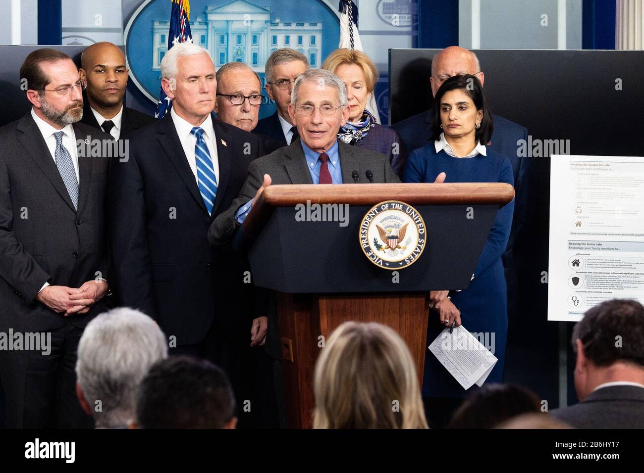 Anthony fauci at press conference hi-res stock photography and images ...