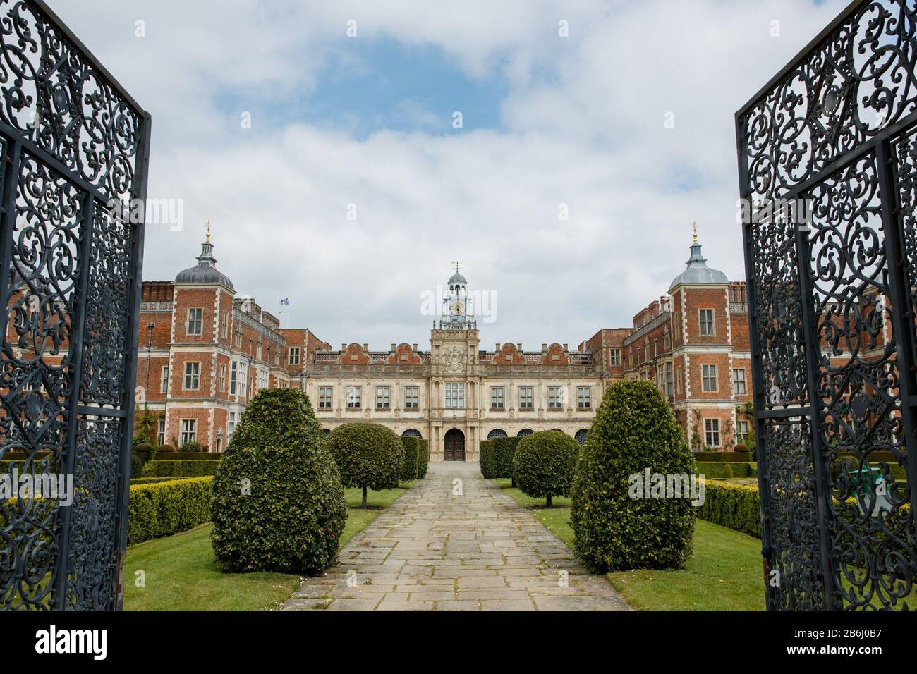Newbury berkshire highclere castle hi-res stock photography and images ...