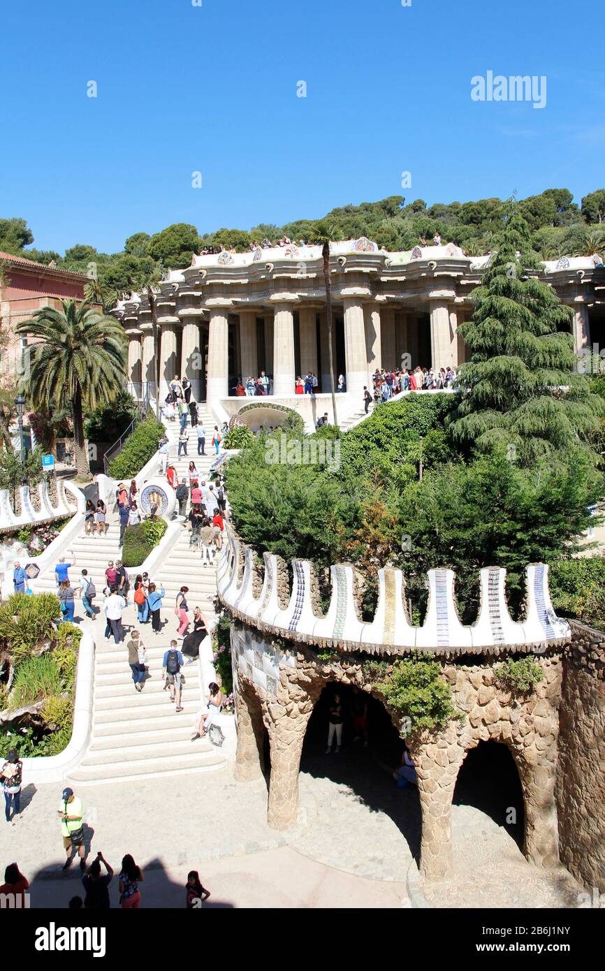 View of the Dragon Stairway and terrace with tourists in Park Guell ...
