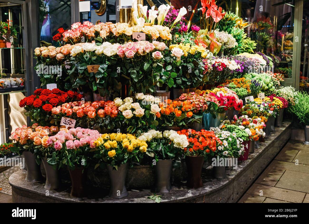 Street flower shop with colourful flowers Stock Photo - Alamy