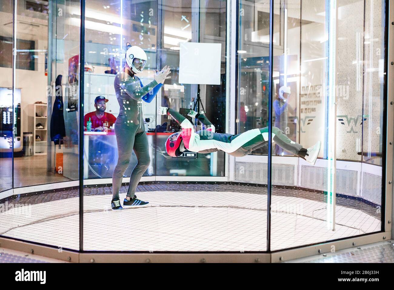 Female paratrooper hi-res stock photography and images - Alamy