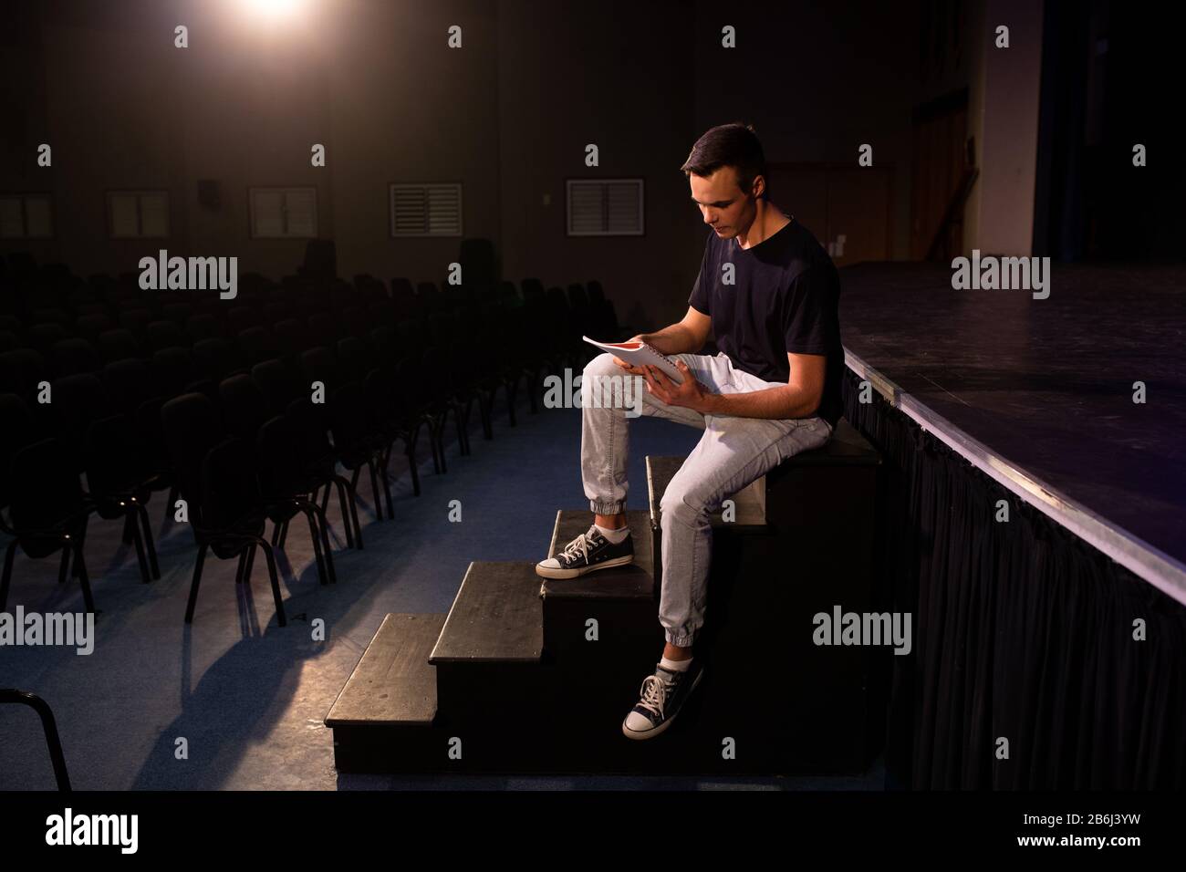 Teenager stage holding script hi-res stock photography and images - Alamy