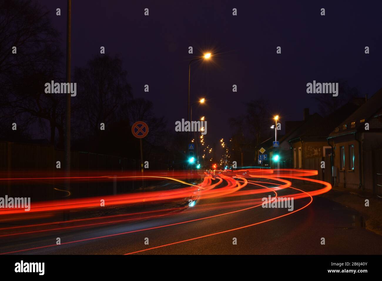 Long exposure traffic light trails hi-res stock photography and images ...