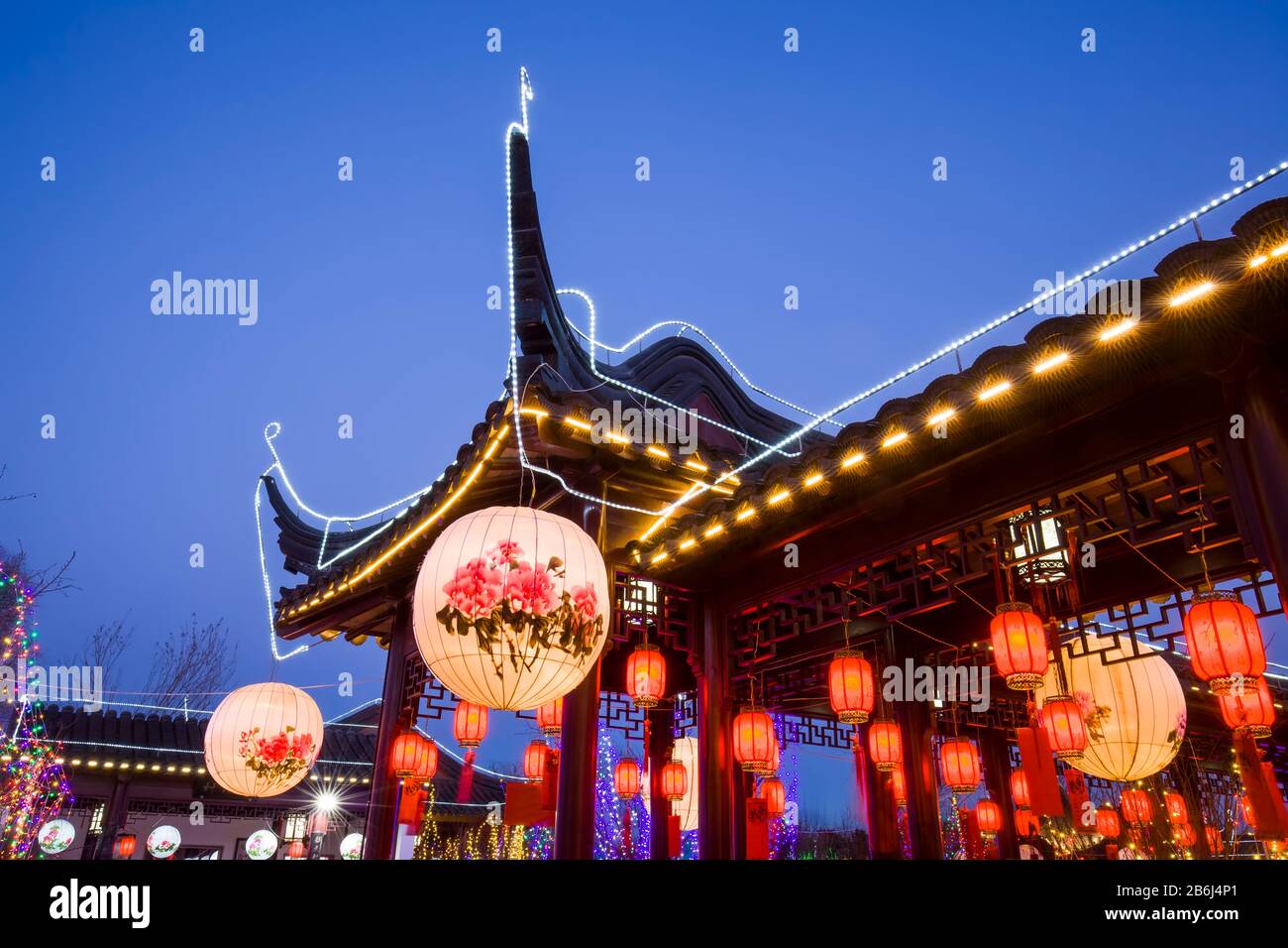Chinese traditional buildings at night Stock Photo - Alamy