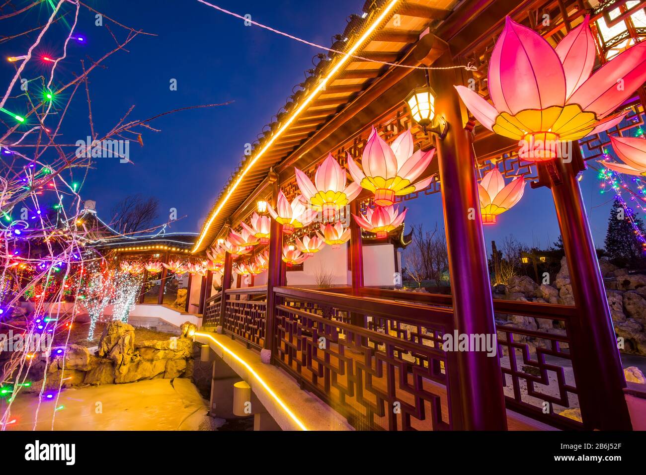 Chinese traditional buildings at night Stock Photo - Alamy