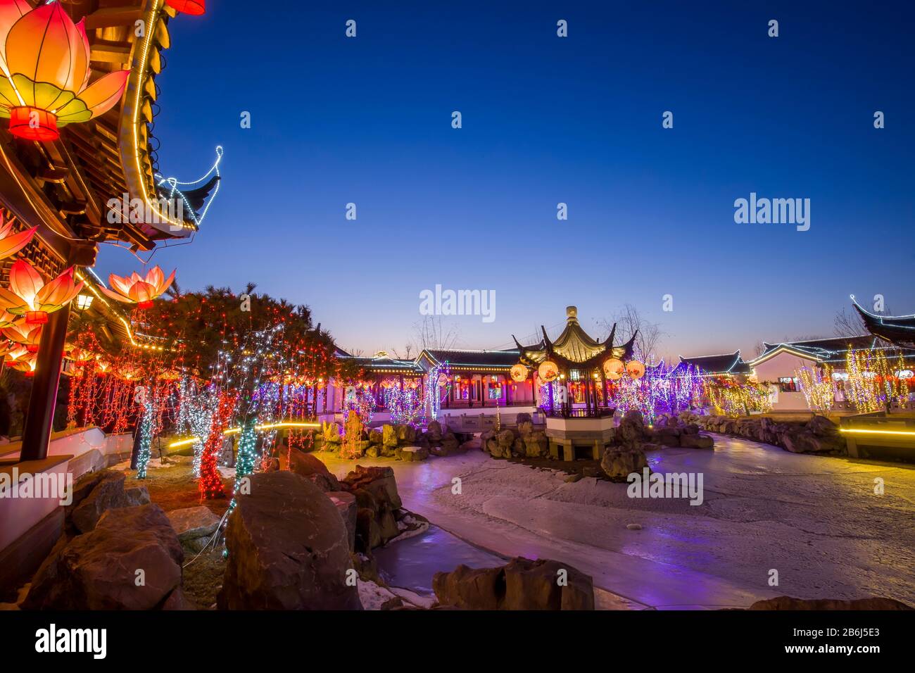 Chinese traditional buildings at night Stock Photo - Alamy