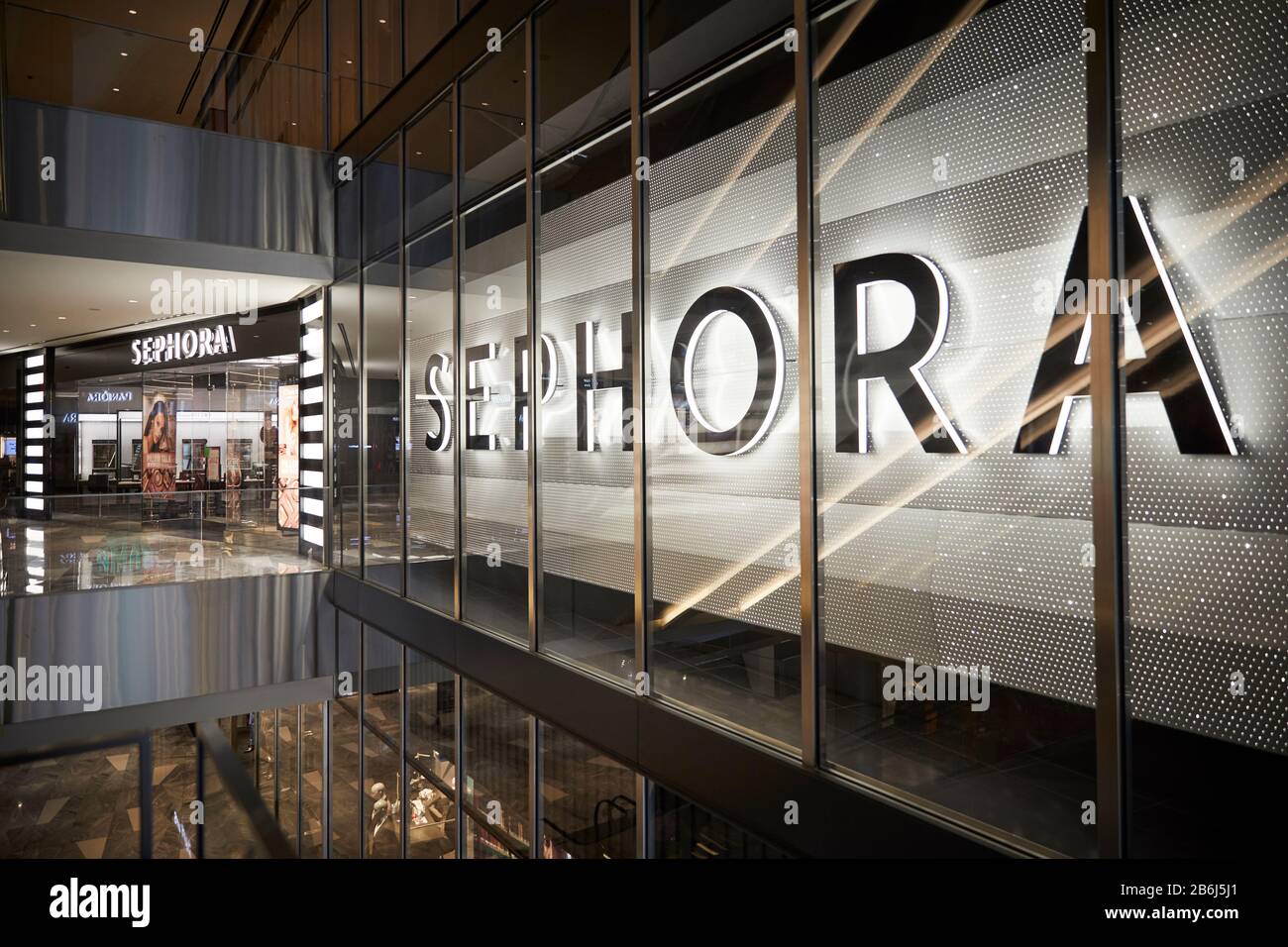 Sephora shop hi-res stock photography and images - Alamy
