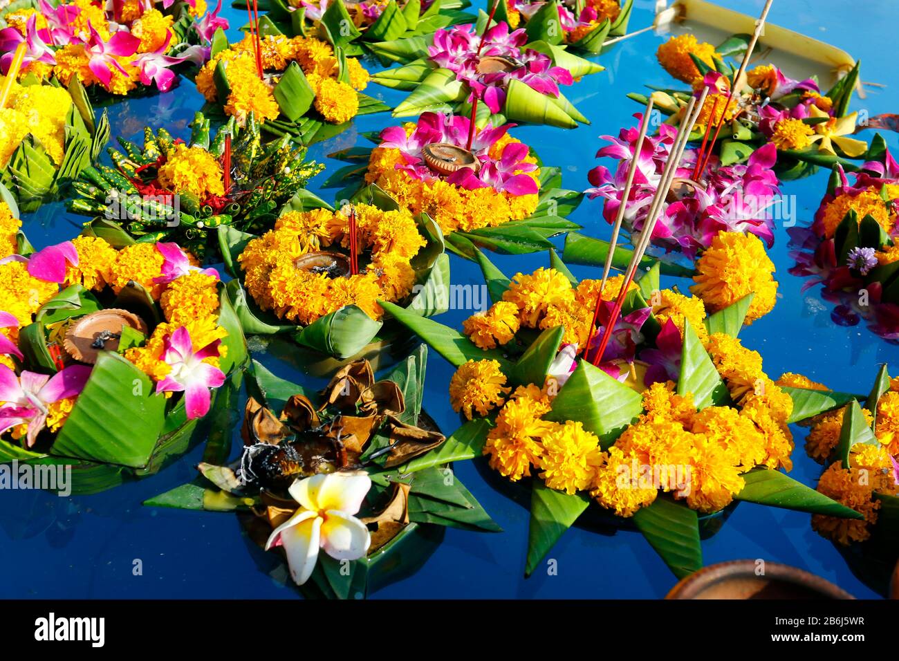 Floating basket hi-res stock photography and images - Alamy