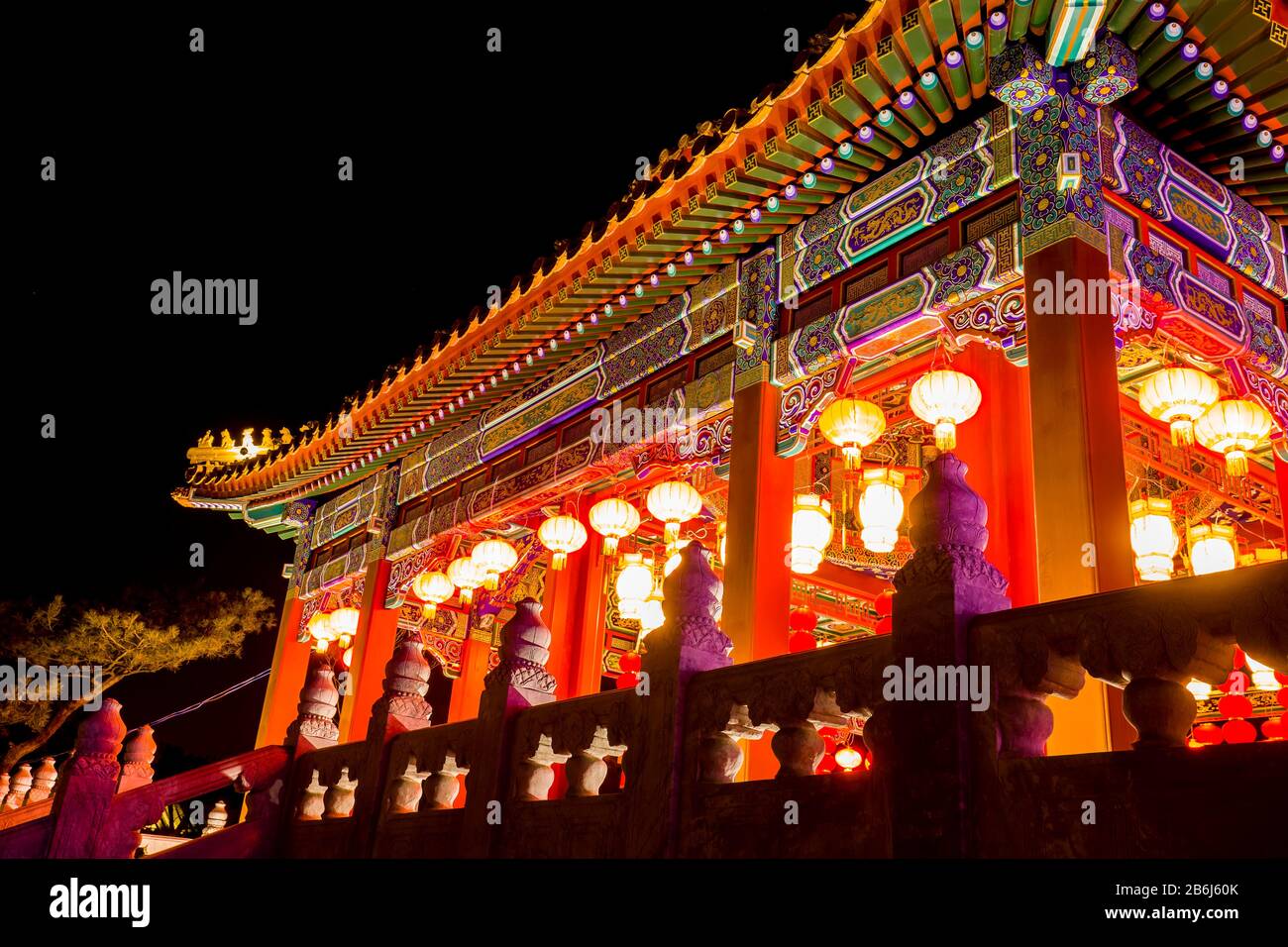 Chinese traditional buildings at night Stock Photo - Alamy