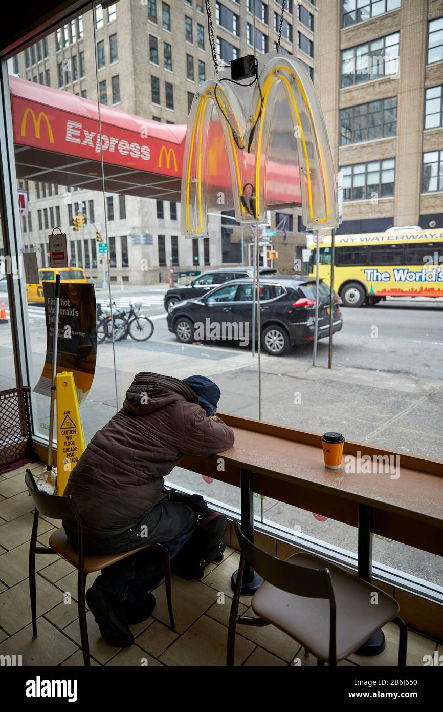 Inside a mcdonalds restaurant hi-res stock photography and images - Alamy