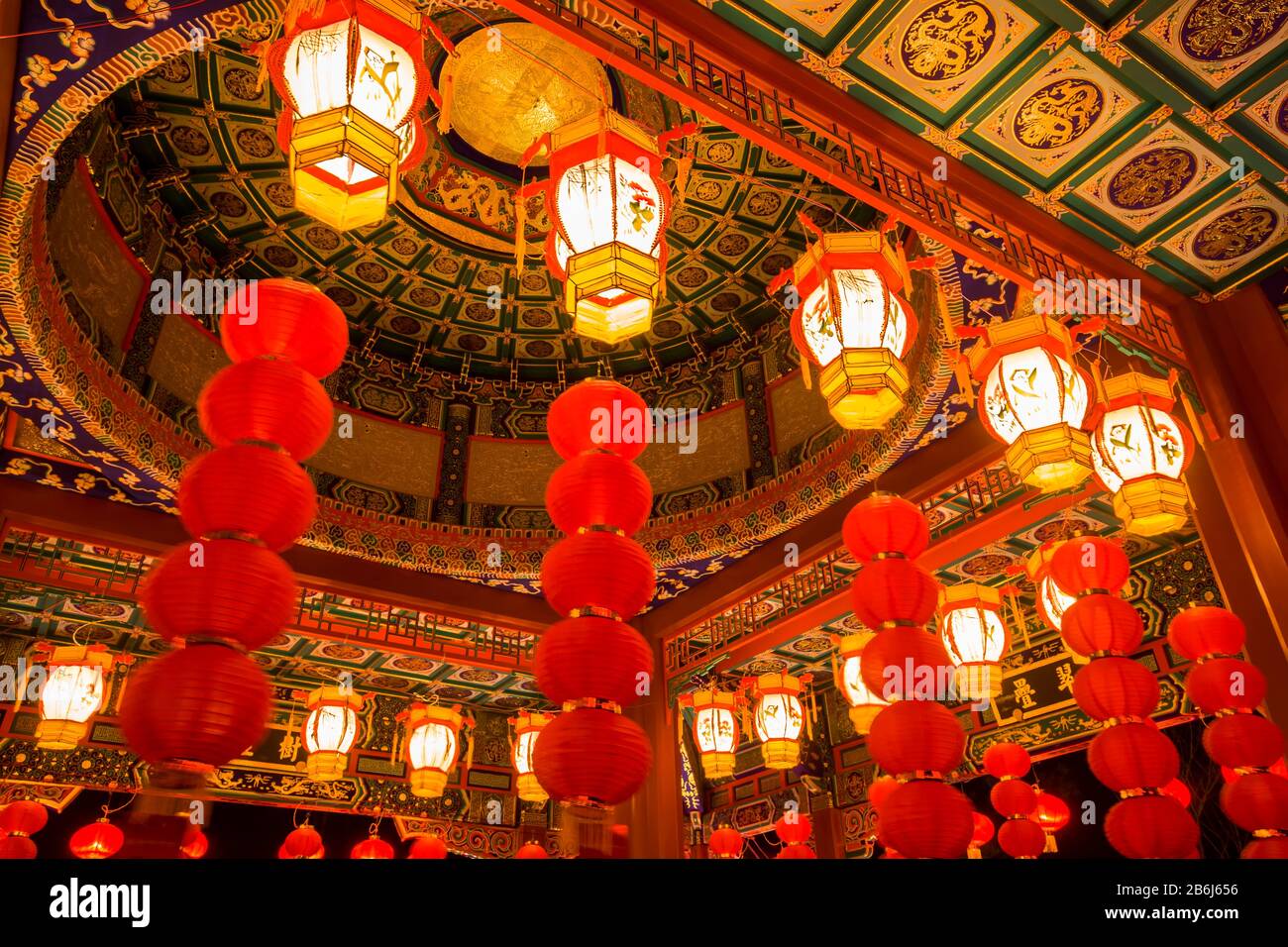 Chinese traditional buildings at night Stock Photo - Alamy