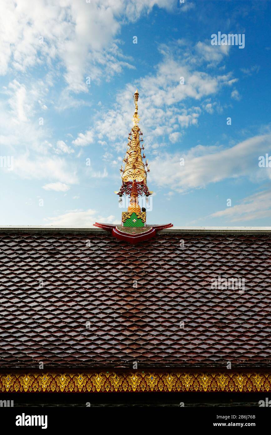 Laos temple monk roof buddhism hi-res stock photography and images - Alamy