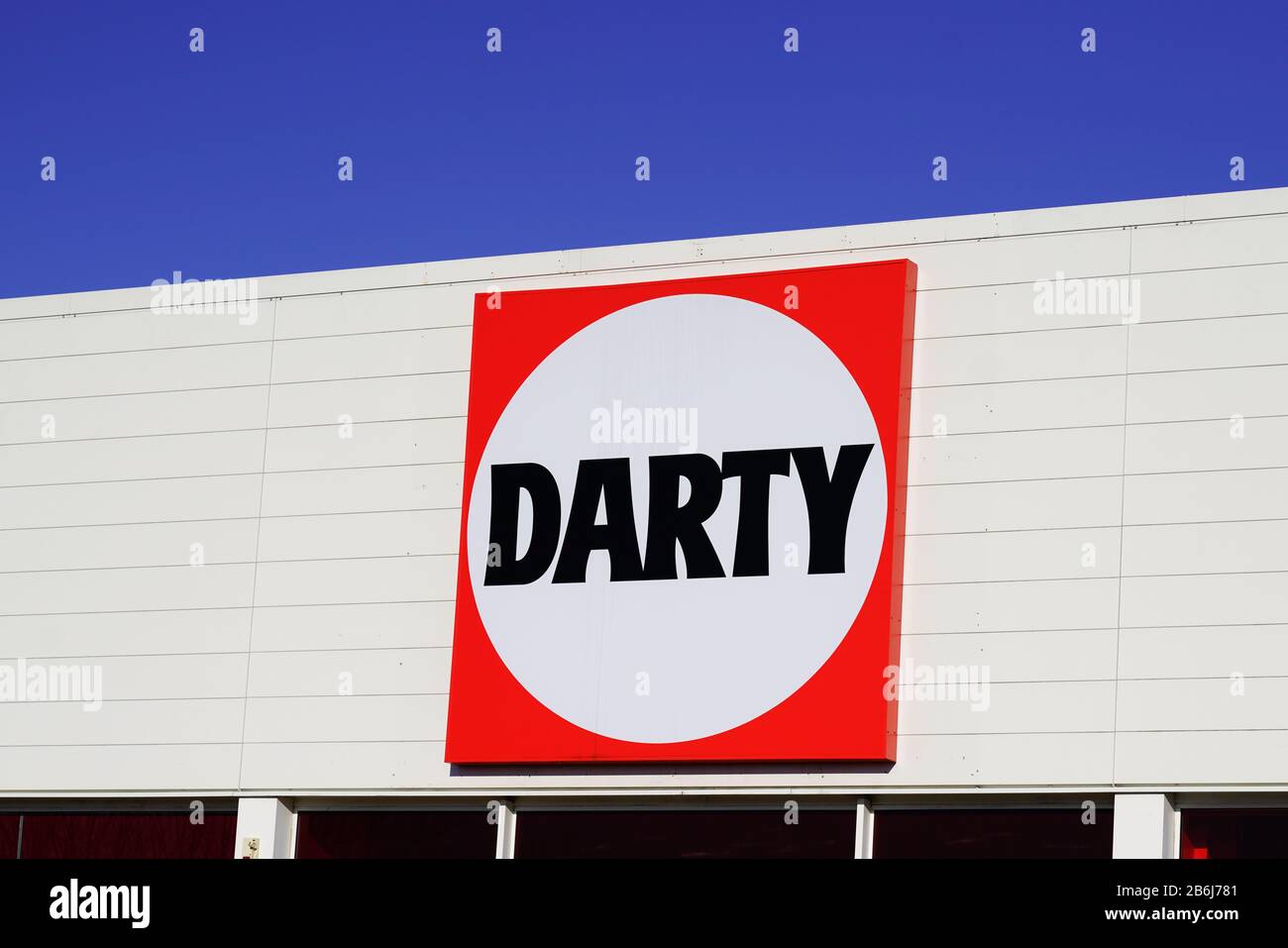 Bordeaux , Aquitaine / France - 01 15 2020 : Darty Logo white building ...