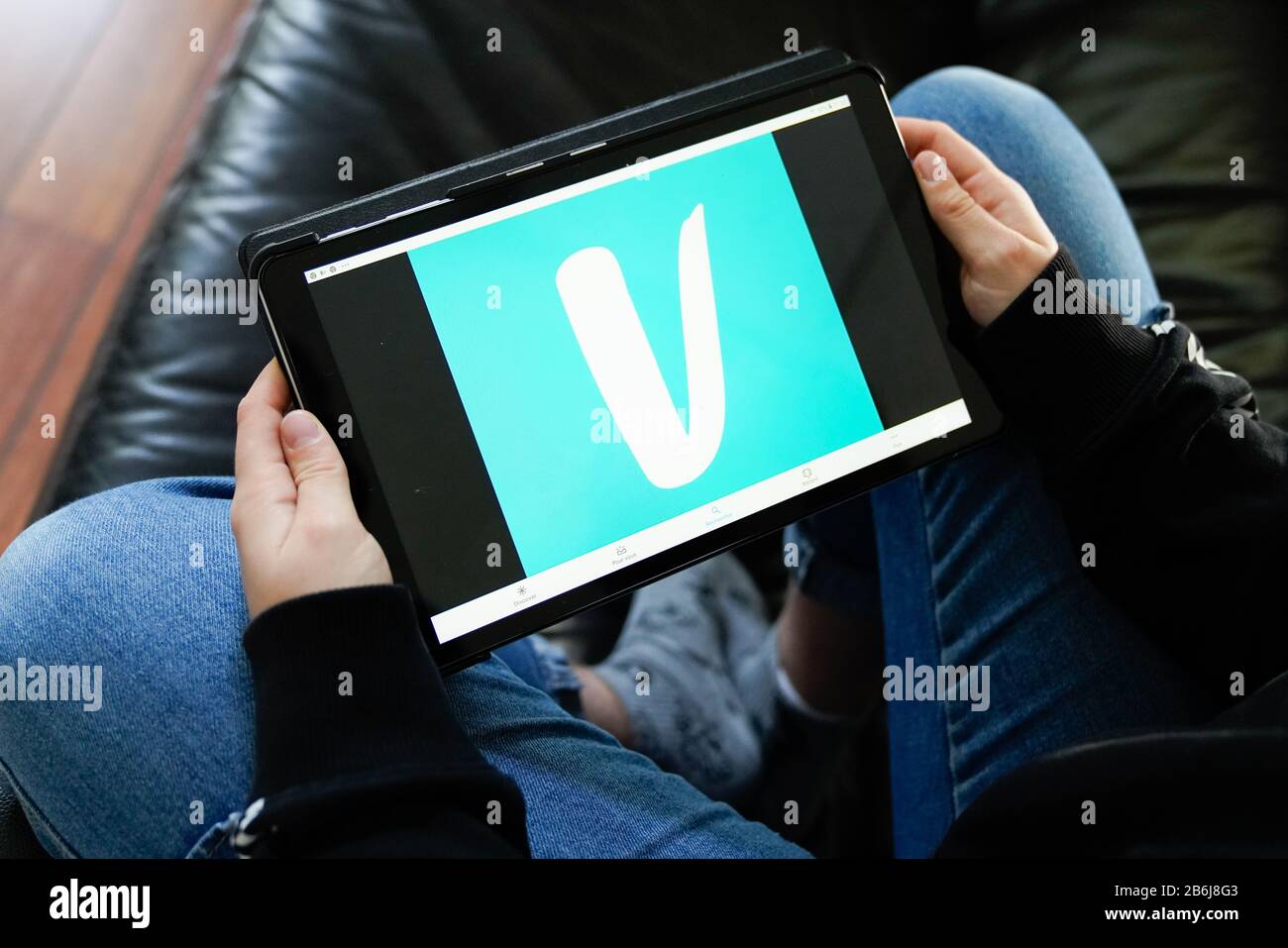 Vinted logo hi-res stock photography and images - Alamy