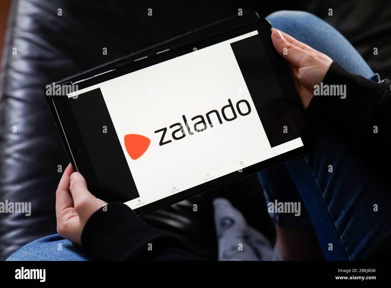 Zalando online app hi-res stock photography and images - Alamy