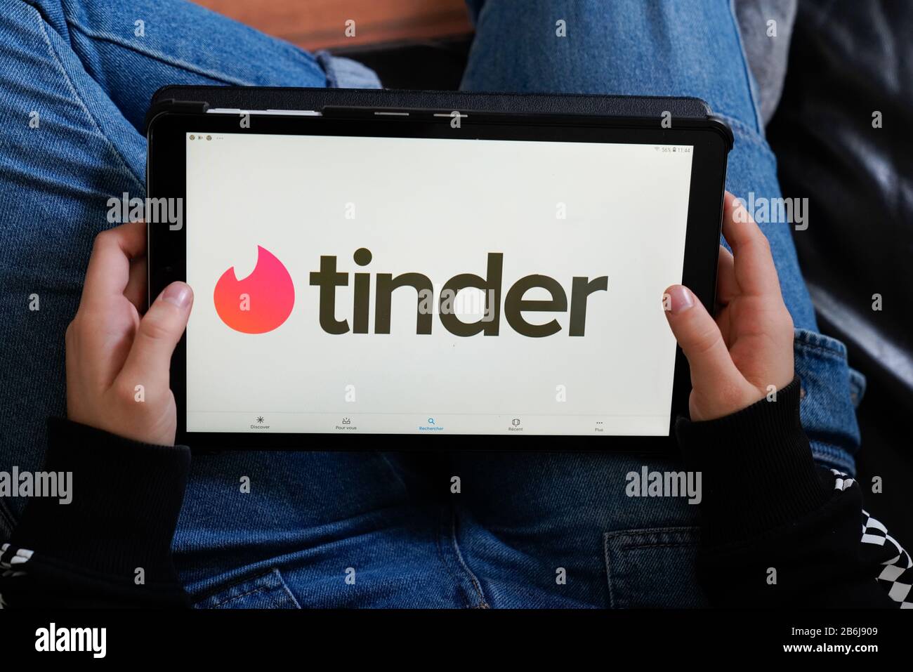 Tinder logo hi-res stock photography and images - Alamy