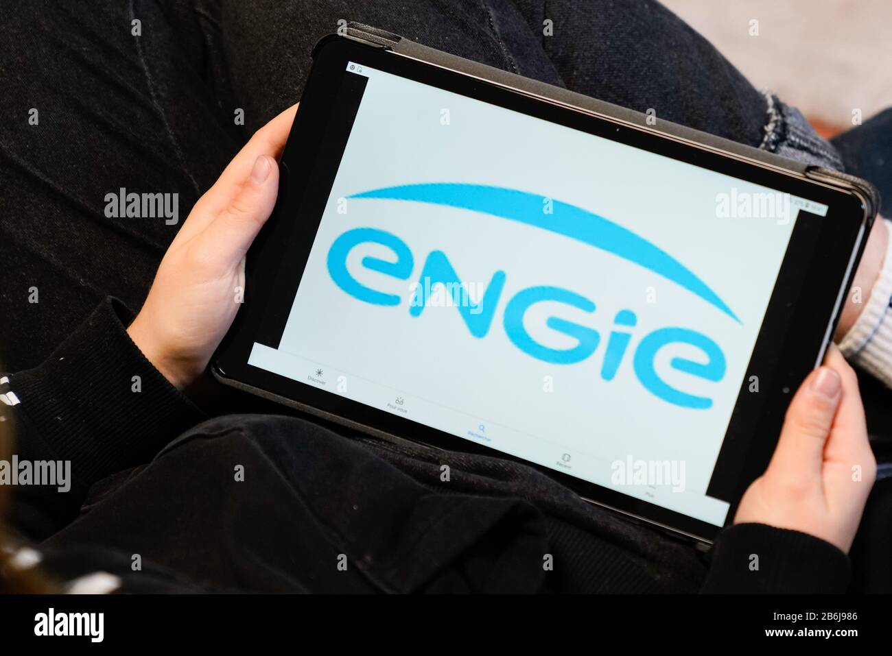 Digital distribution monitor hi-res stock photography and images - Alamy