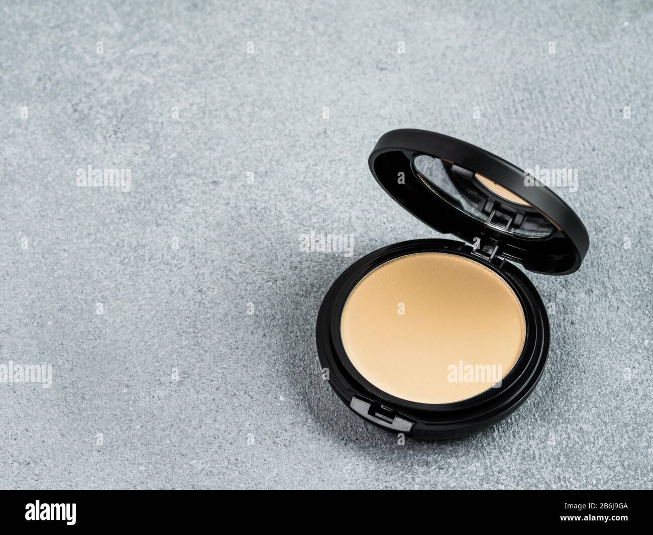 Cosmetic compact hi-res stock photography and images - Alamy