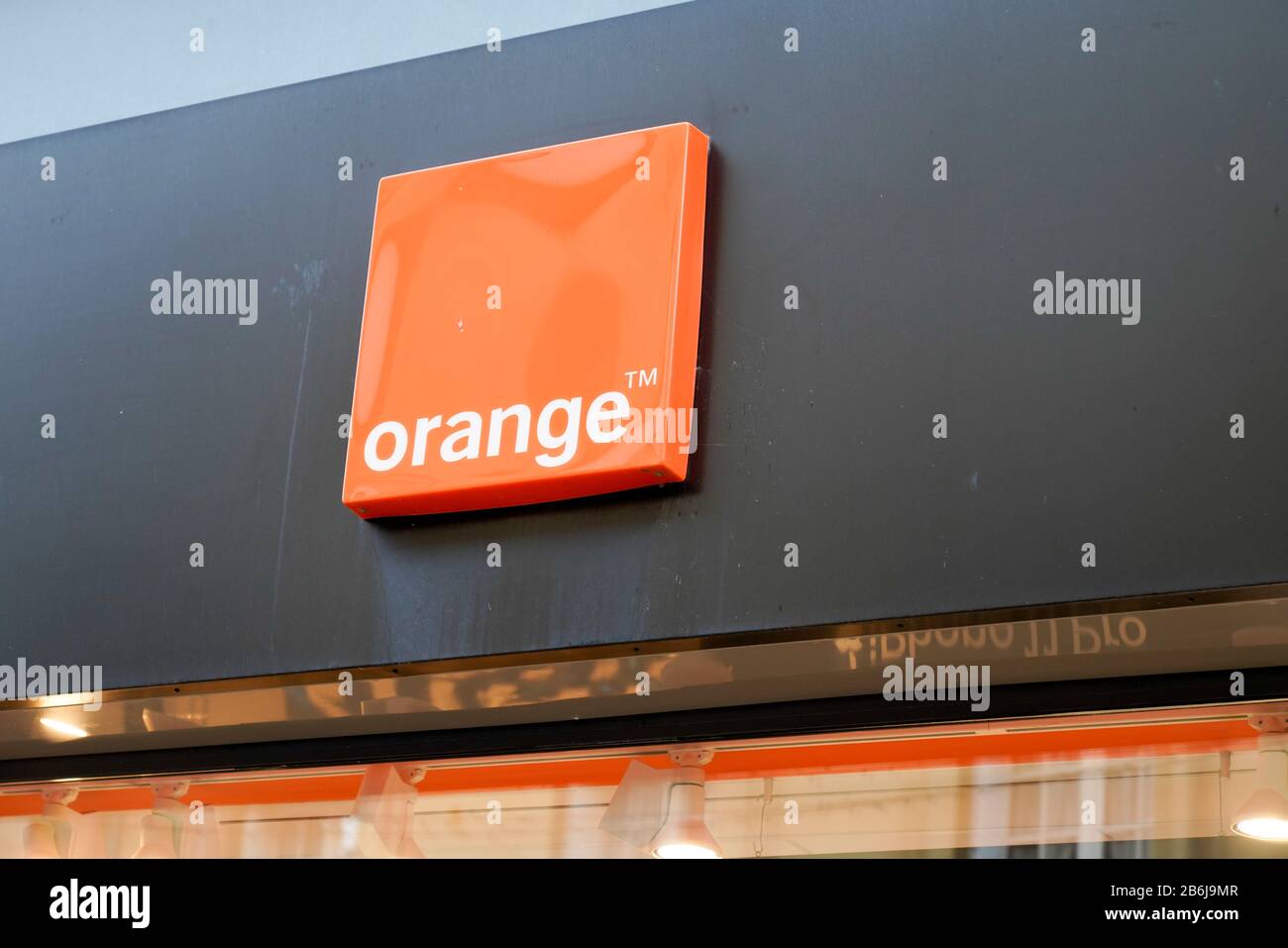 Bordeaux , Aquitaine / France - 01 22 2020 : Orange store logo sign ...