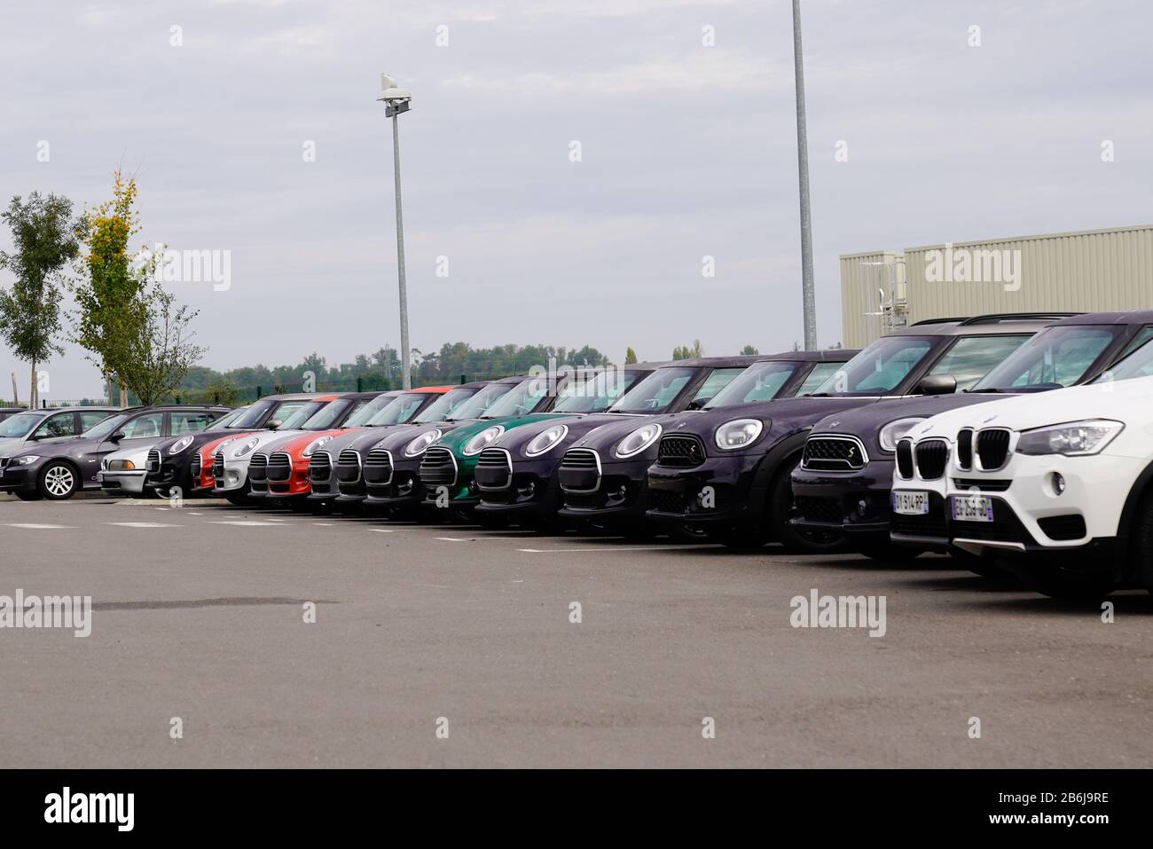 Bmw mini car dealership hi-res stock photography and images - Alamy