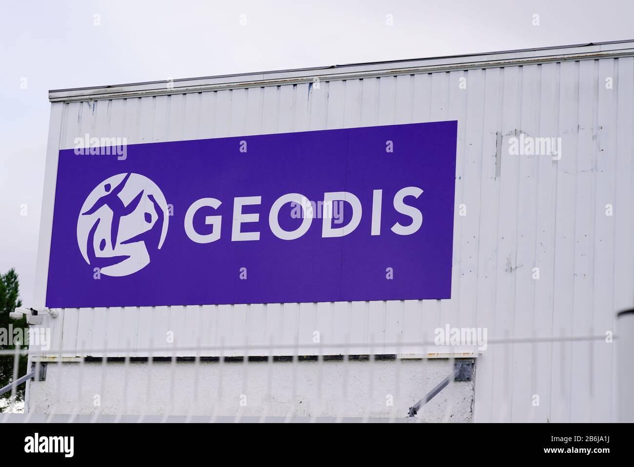 Bordeaux , Aquitaine / France - 10 30 2019 : Geodis logo sign office ...