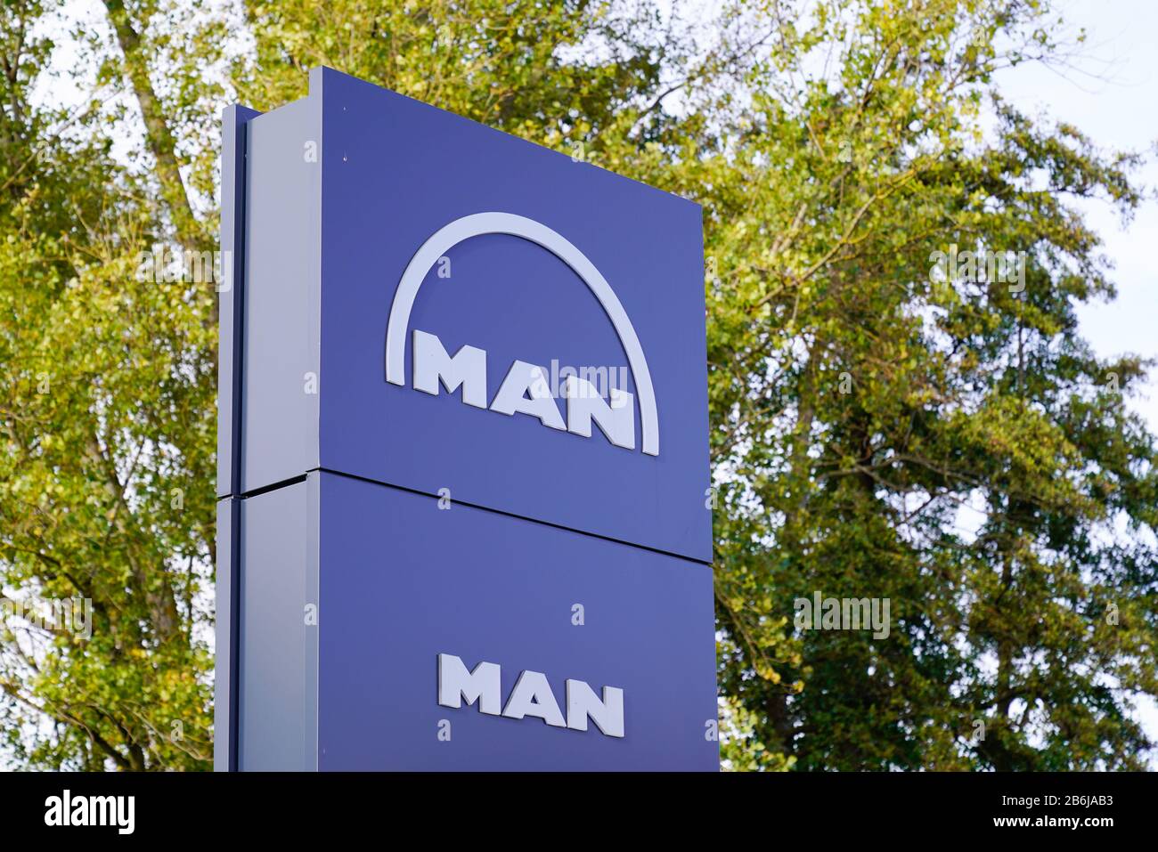 Man truck bus automobile company hi-res stock photography and images ...