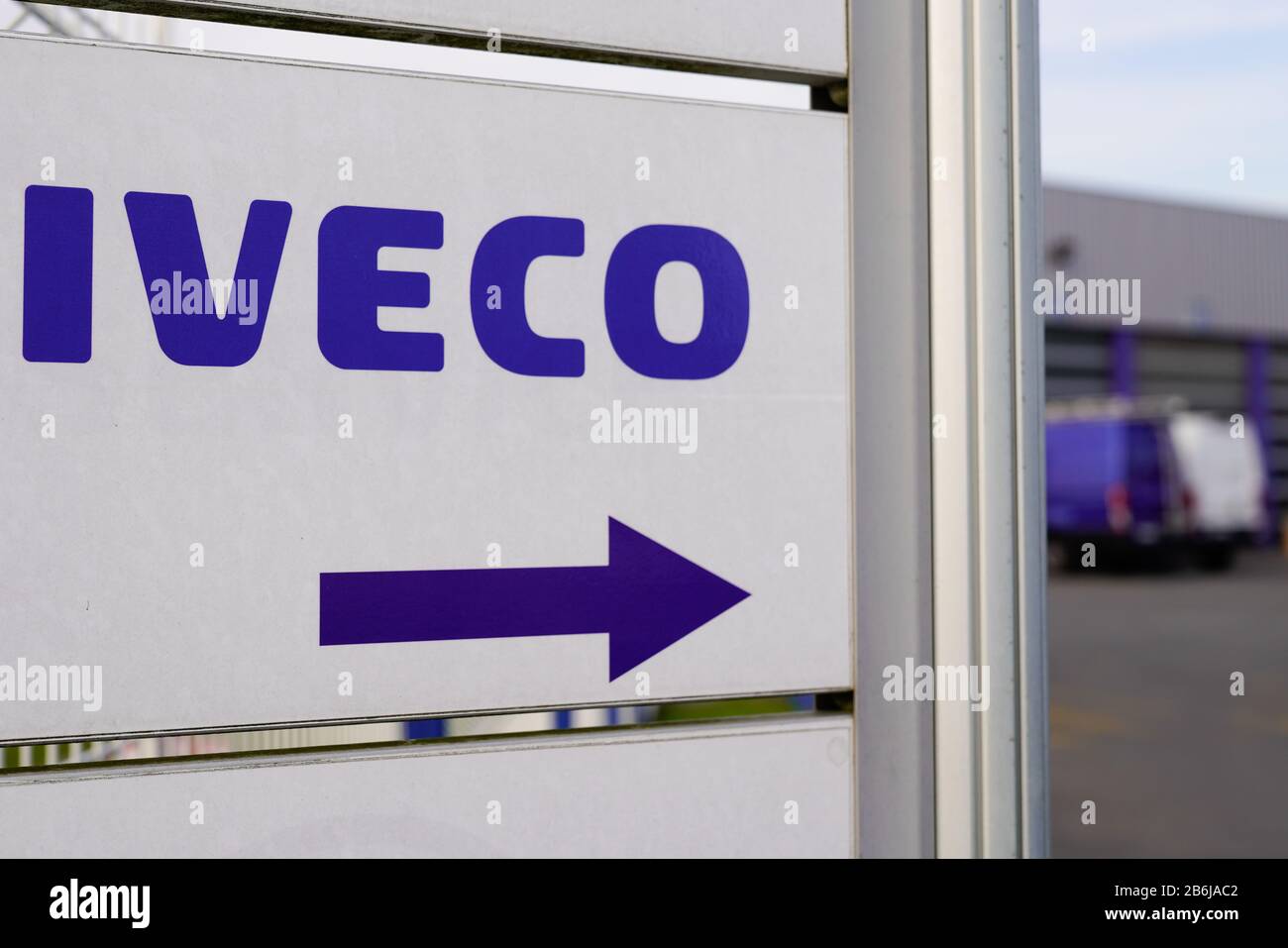 Iveco logo hi-res stock photography and images - Alamy