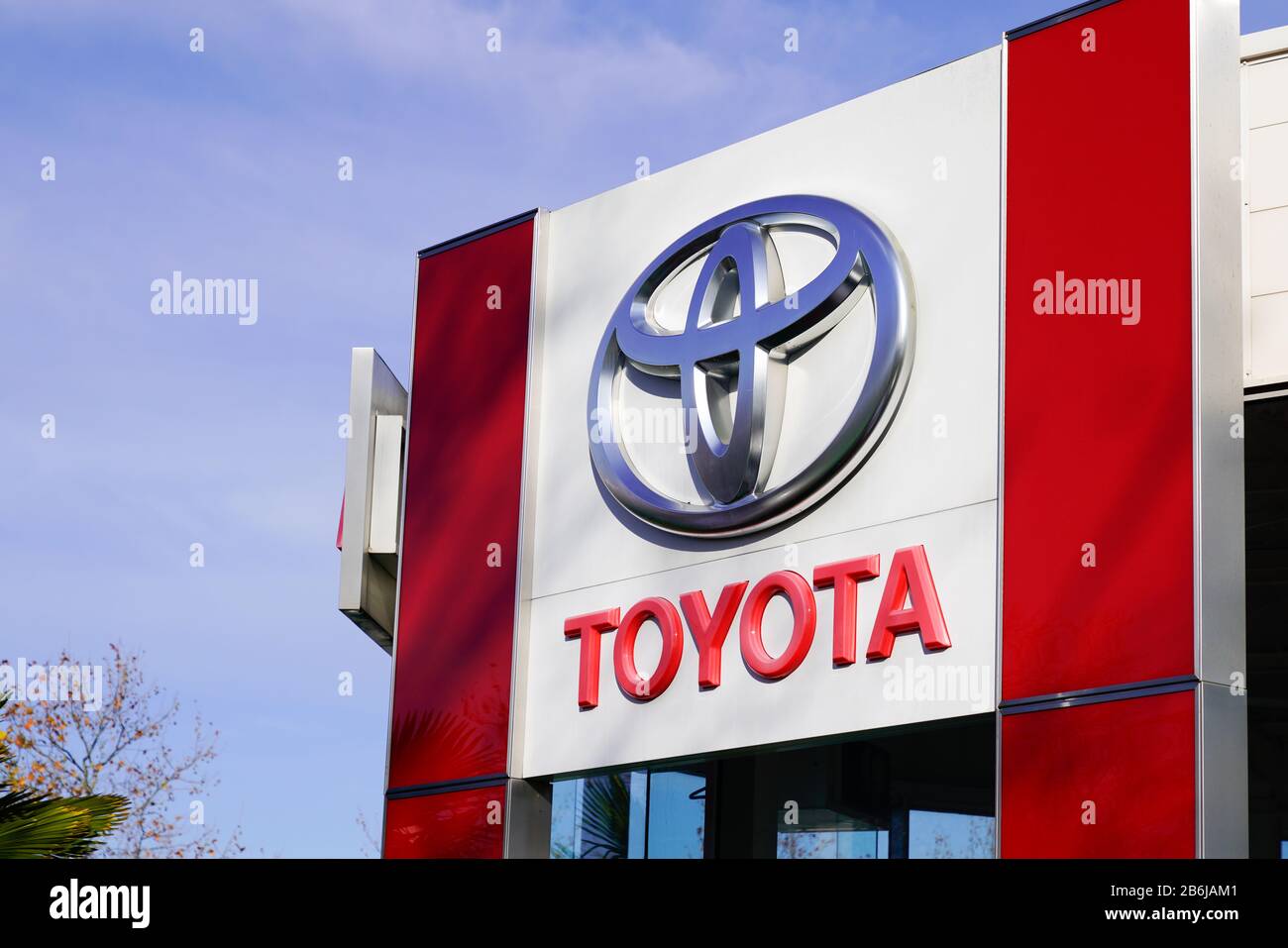 Toyota car dealership exterior hi-res stock photography and images - Alamy