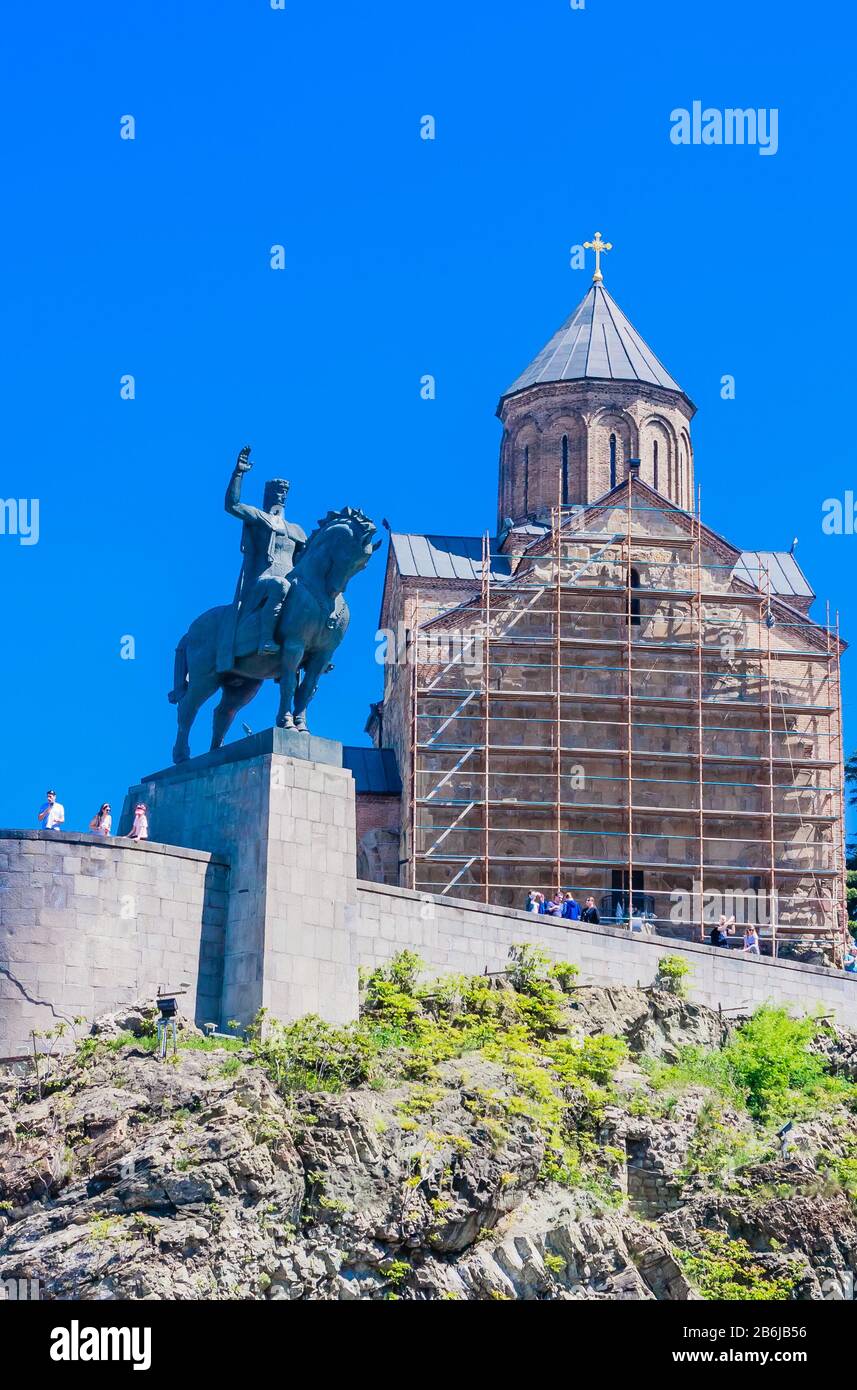 Metekhi Church and Monument of King Vakhtang I Gorgasali in Tbilisi ...