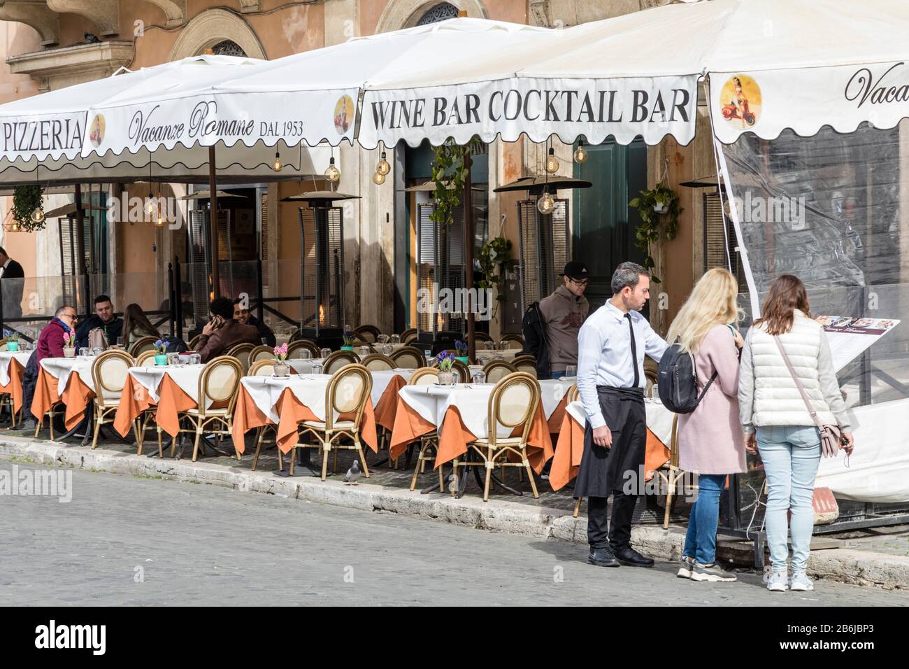 Almost empty restaurant hi-res stock photography and images - Alamy
