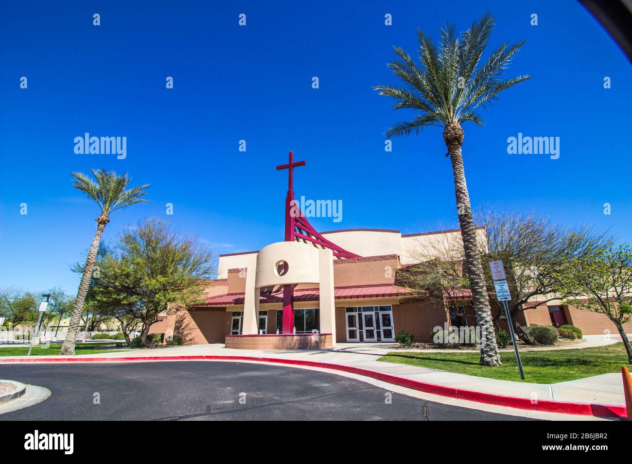 Large front doors of church hi-res stock photography and images - Alamy