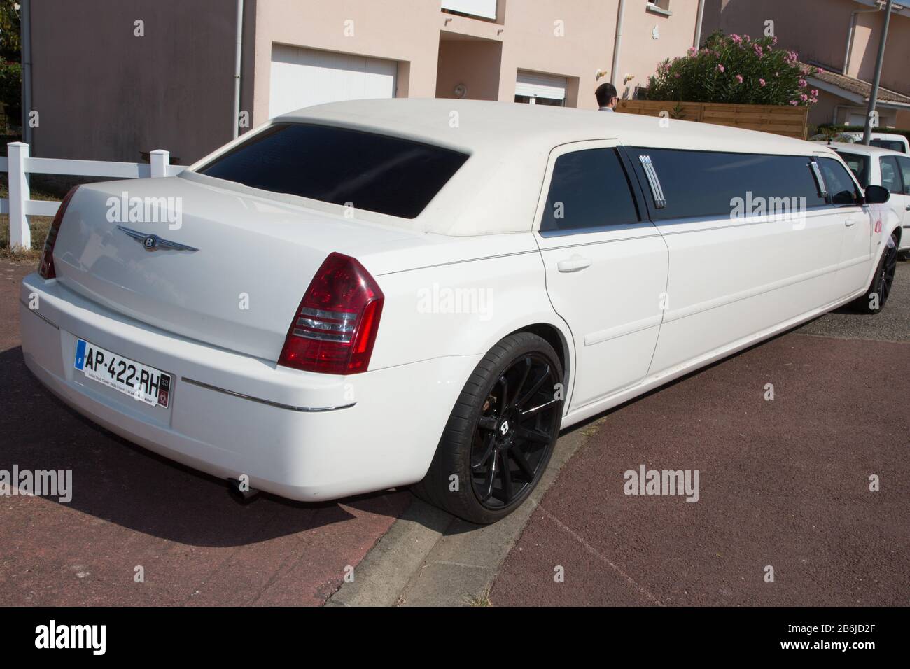 White Limousine High Resolution Stock Photography and Images - Alamy