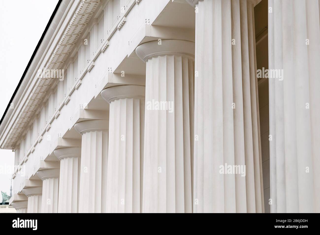 Fluted white marble columns hi-res stock photography and images - Alamy