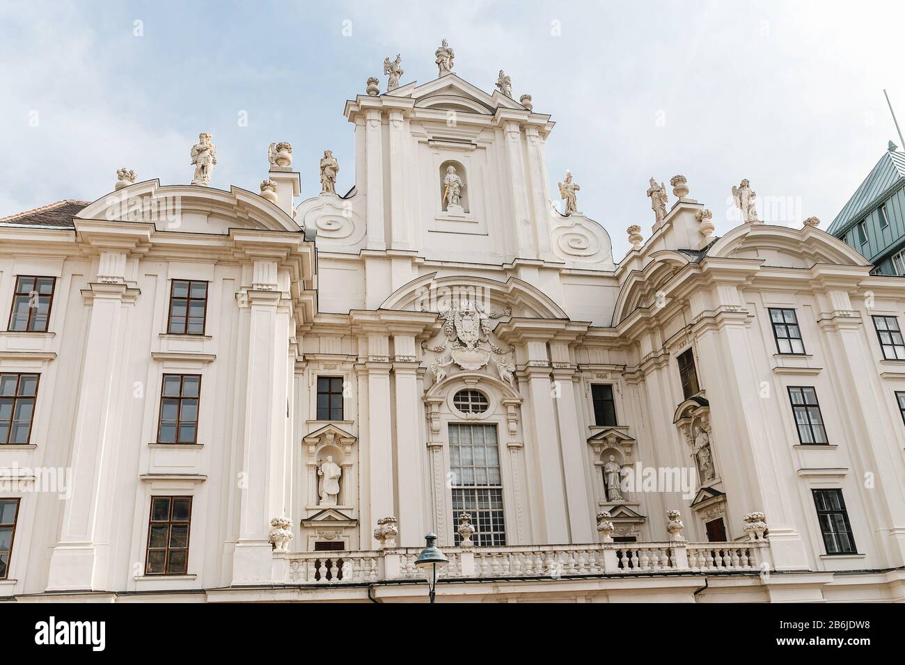 Baroque apartment building vienna hi-res stock photography and images ...