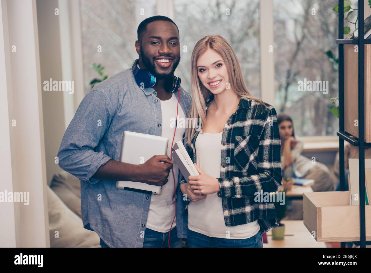 Two smiling diverse businesspeople hi-res stock photography and images ...