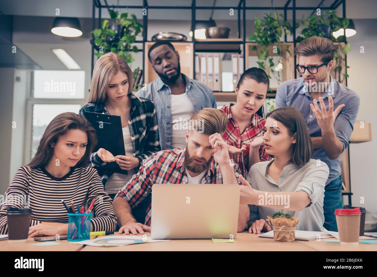 Multinational businesspeople hi-res stock photography and images - Alamy